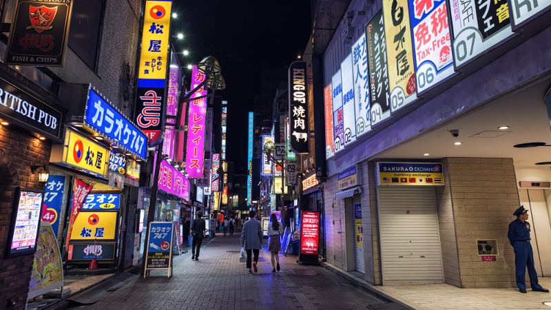 Surviving all night in a Japanese Internet Cafe | ROG - Republic of ...