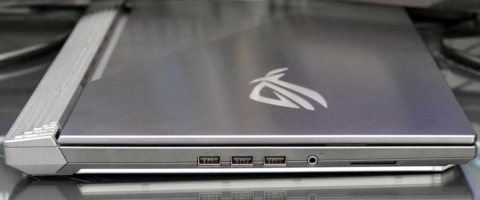 Basking in the glory of 240Hz gaming with the ROG Strix SCAR III | ROG ...