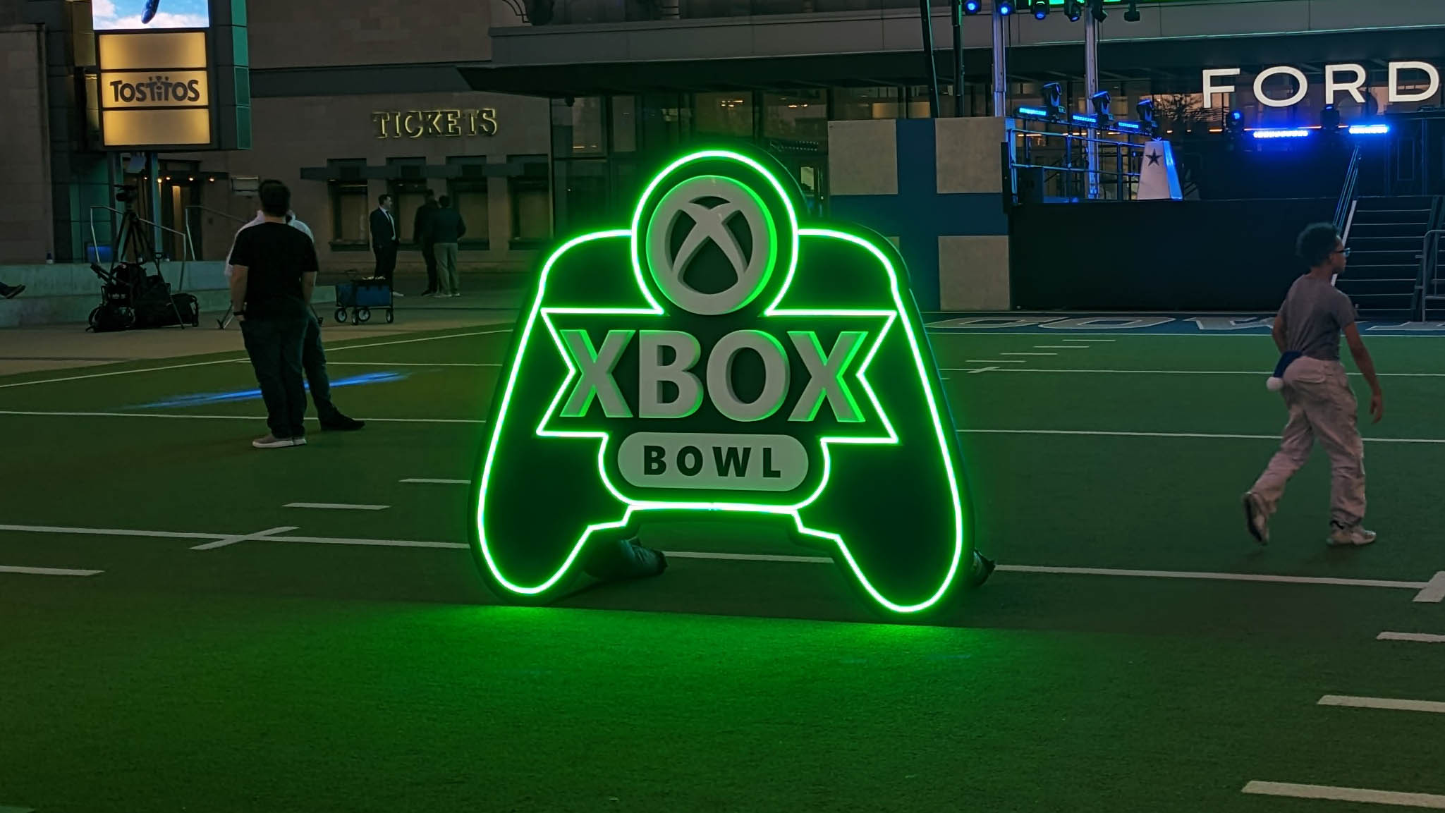 The ROG Xbox Ally takes the field at the first ever Xbox Bowl college ...